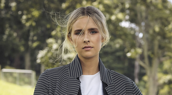 ELEVATE YOUR LOOK WITH WINTER STATEMENT PIECES – Khlassik